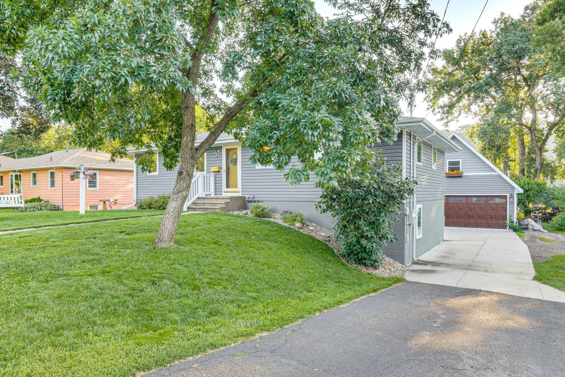 222 M² House ∙ 5 Bedrooms ∙ 10 Guests - Spring Lake, North Mankato