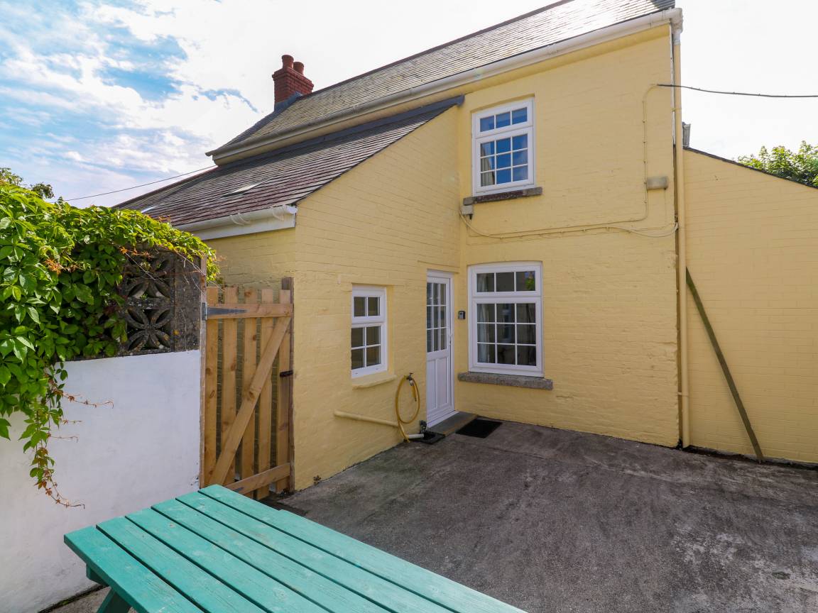 Cottage ∙ 2 Bedrooms ∙ 4 Guests - Lizard
