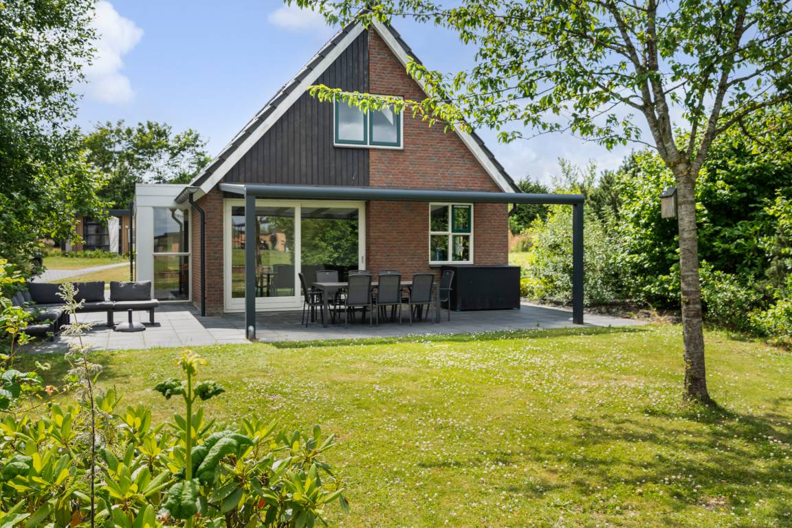 94 M² Bungalow ∙ 4 Bedrooms ∙ 8 Guests - Drenthe