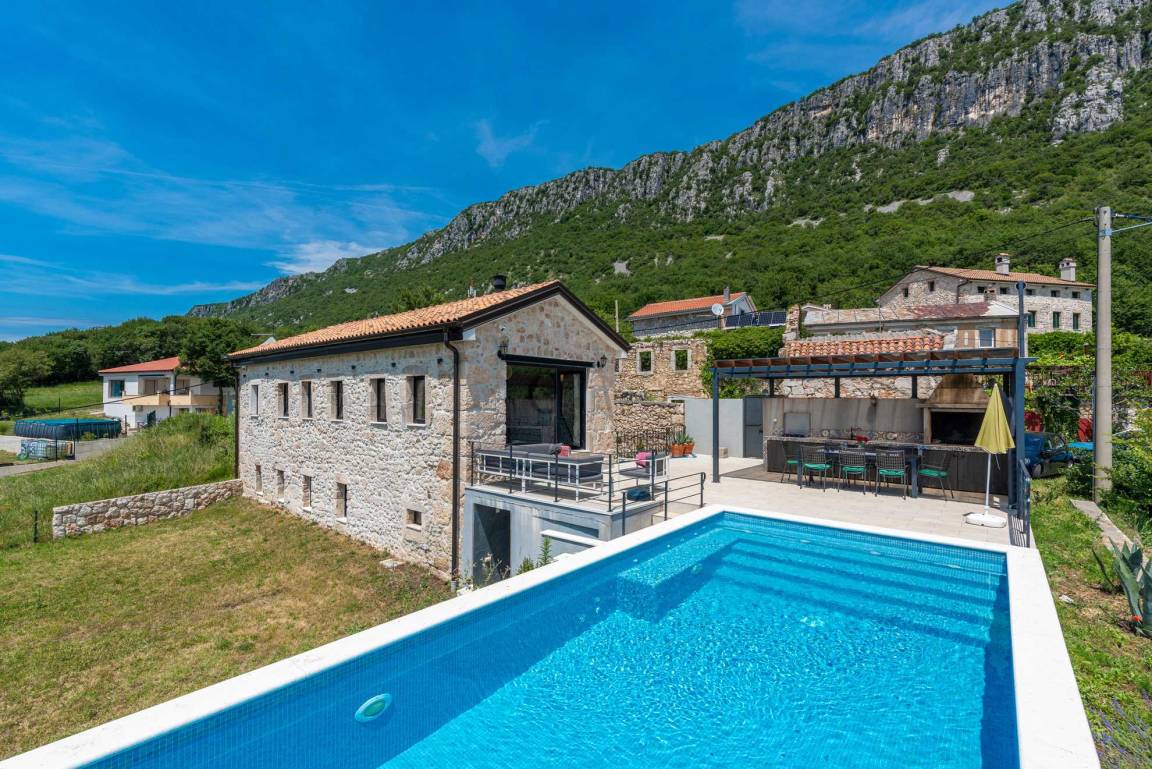 170 M² Villa ∙ 4 Slaapkamers ∙ 8 Gasten - Novi Vinodolski