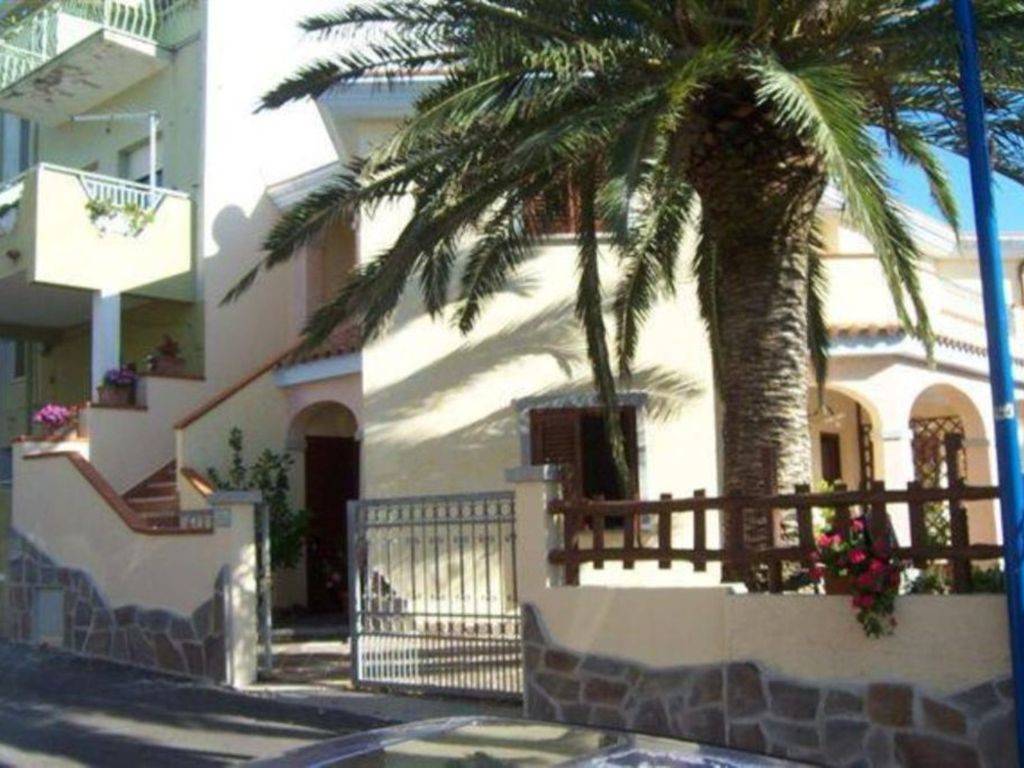 95 M² Apartamento ∙ 2 Habitaciones ∙ 5 Huéspedes - Cala Gonone