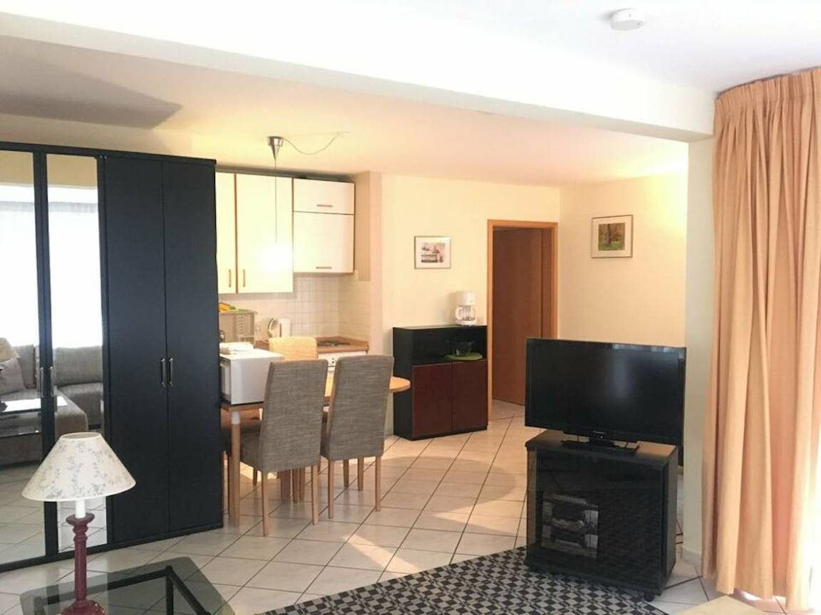54 M² Huoneisto ∙ 1 Makuuhuone ∙ 3 Vierasta - Hampuri
