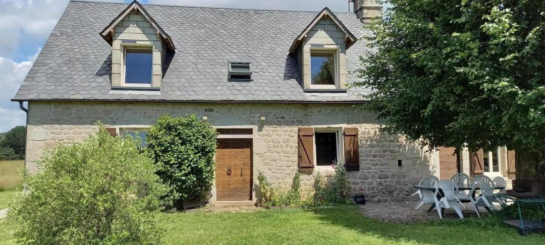 180 M² Gîte ∙ 4 Chambres ∙ 8 Personnes - Neuvic