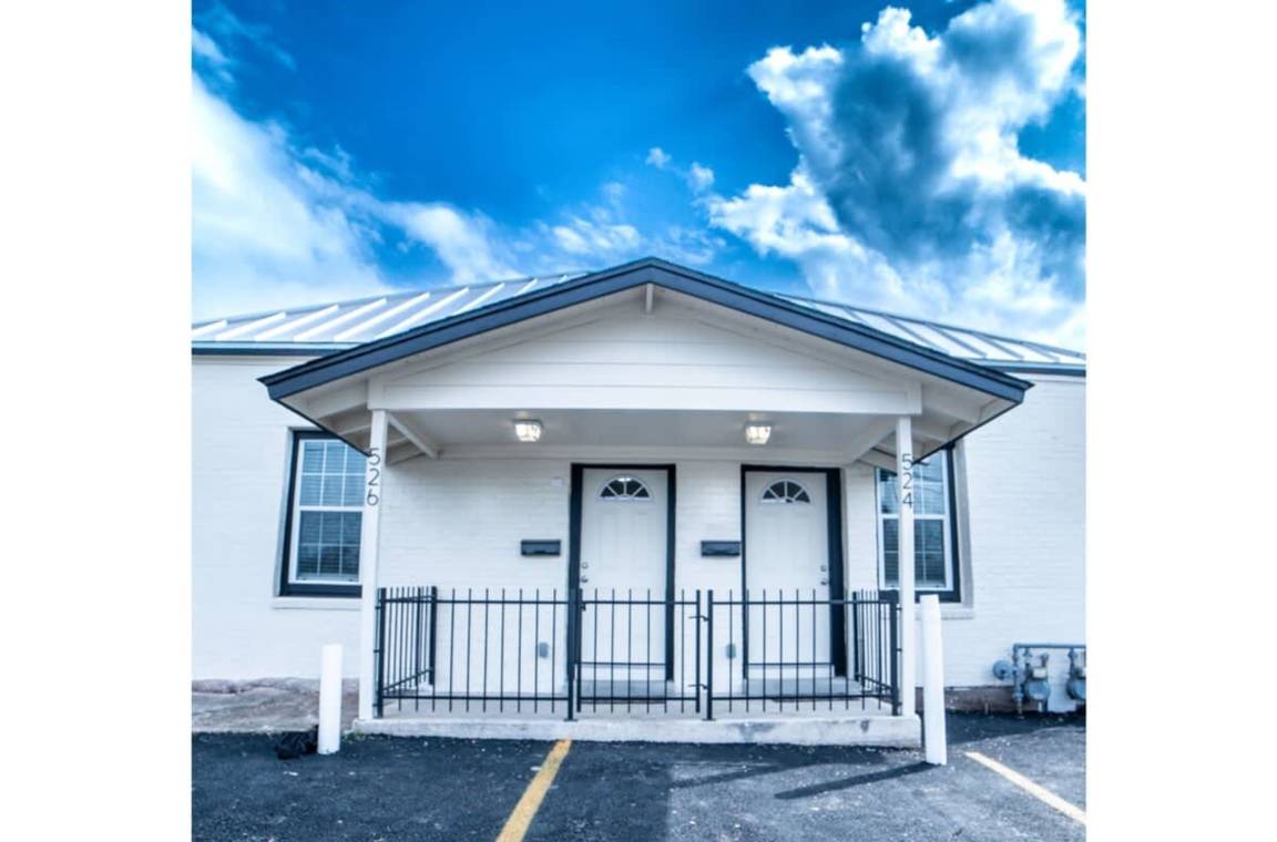 House ∙ 1 Bedroom ∙ 4 Guests - SEA LIFE San Antonio, San Antonio