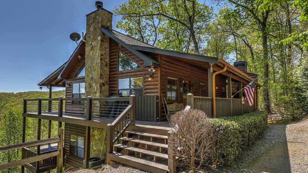 Cabin ∙ 3 Bedrooms ∙ 8 Guests - Blue Ridge, GA