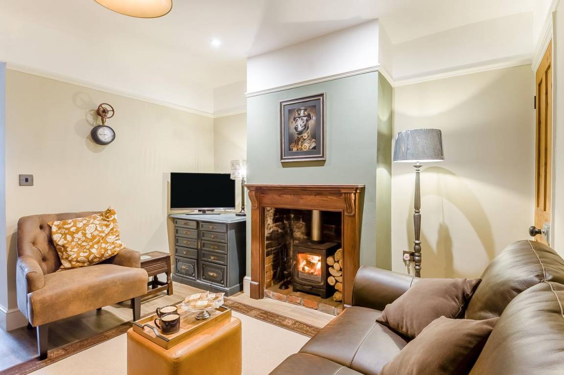 Cottage ∙ 2 Bedrooms ∙ 4 Guests - Lowestoft