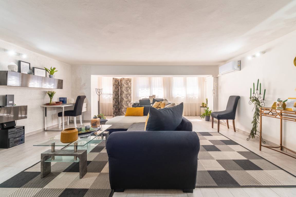 117 M² Apartment ∙ 2 Bedrooms ∙ 5 Guests - Cagliari