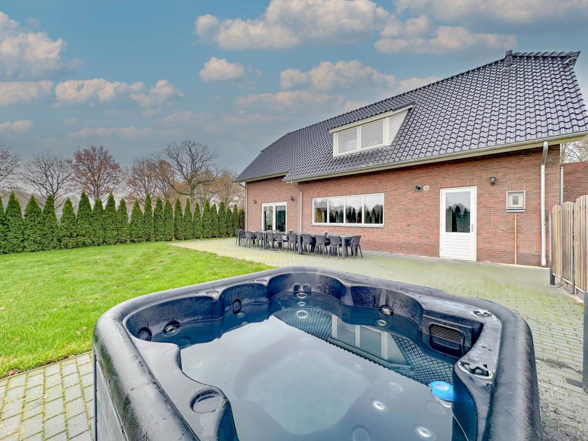 255 M² House ∙ 6 Bedrooms ∙ 21 Guests - Zeeland