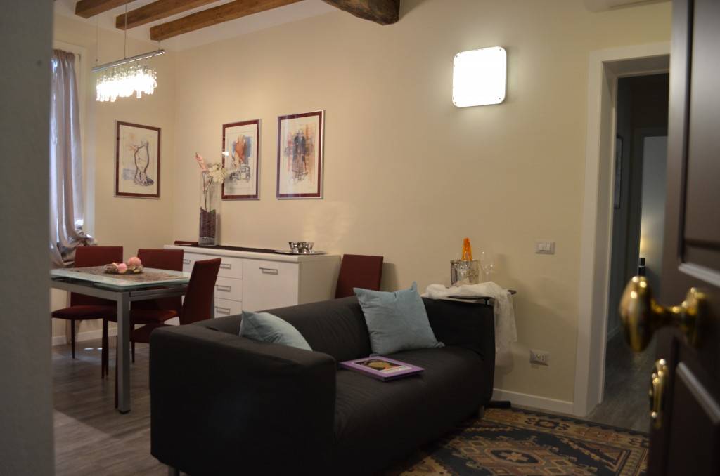 70 M² Appartamento Vacanza ∙ 2 Camere Da Letto ∙ 4 Ospiti - Parma