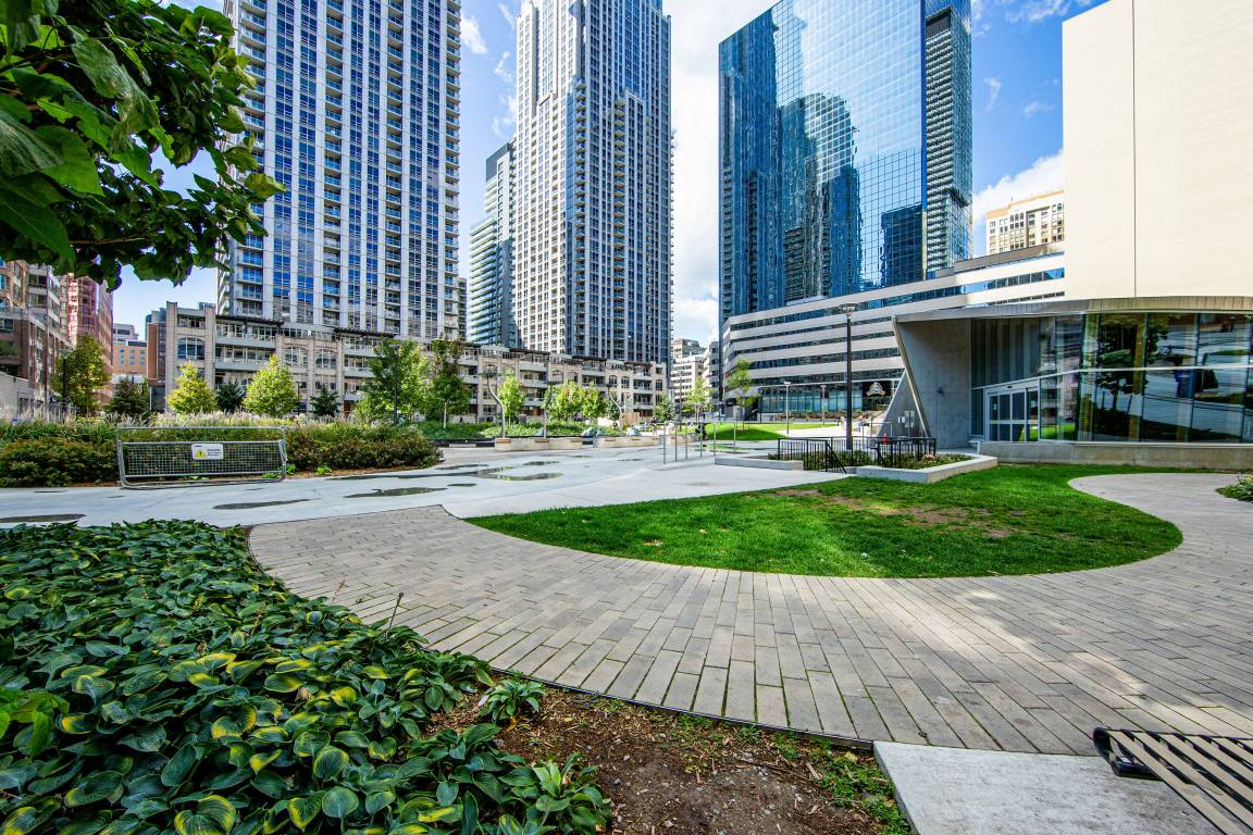 62 M² Apartment ∙ 3 Bedrooms ∙ 4 Guests - Toronto