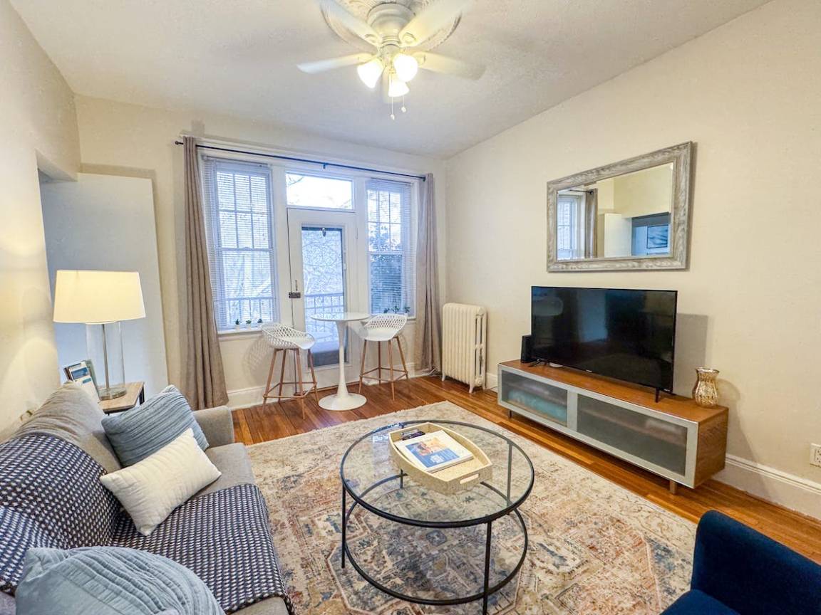 Apartment ∙ 2 Bedrooms ∙ 6 Guests - Wellesley, MA