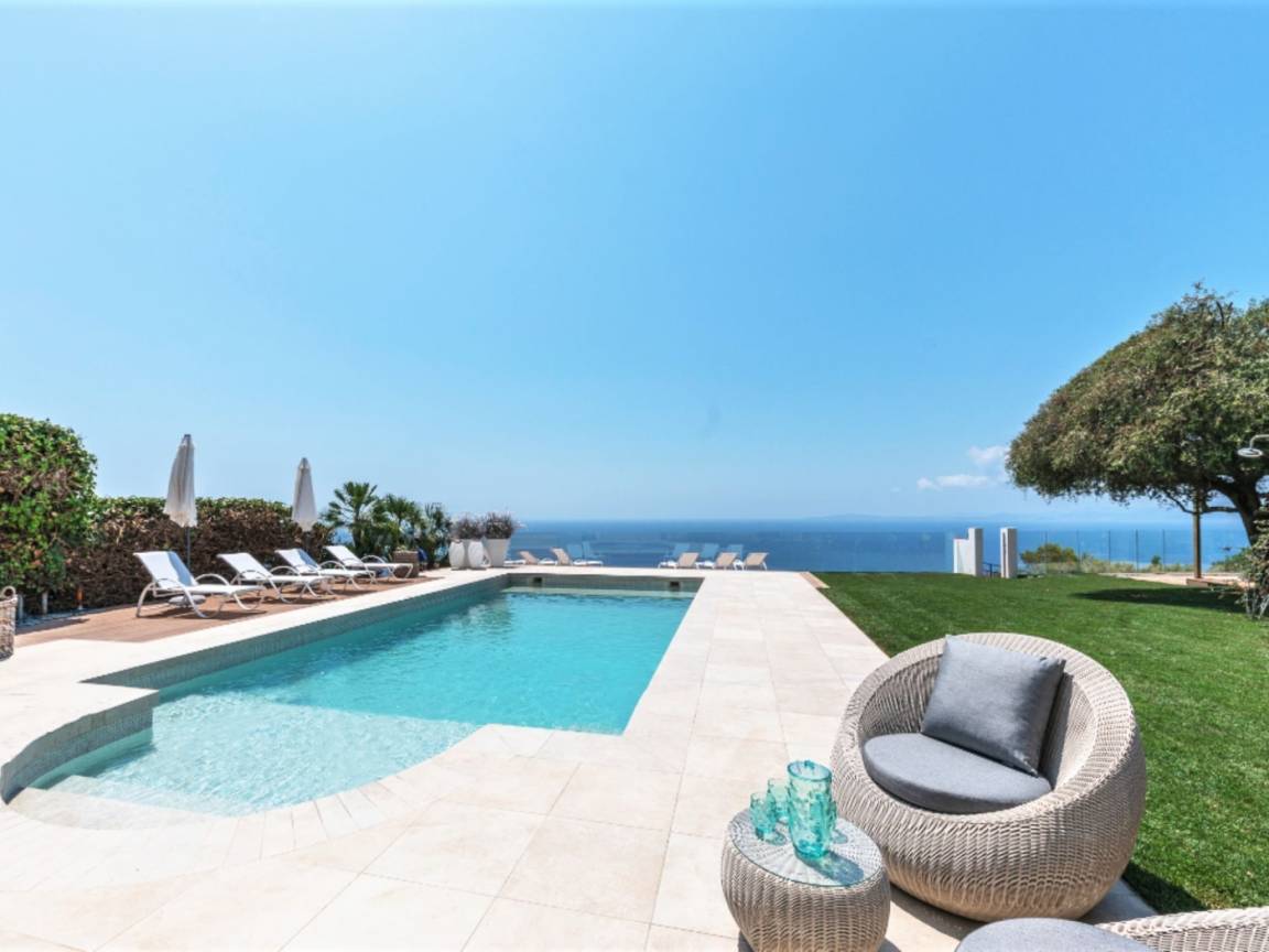 600 M² Villa ∙ 6 Habitaciones ∙ 12 Huéspedes - El Arenal