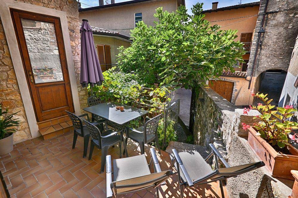 75 M² Apartamento ∙ 2 Habitaciones ∙ 6 Huéspedes - Limone Sul Garda