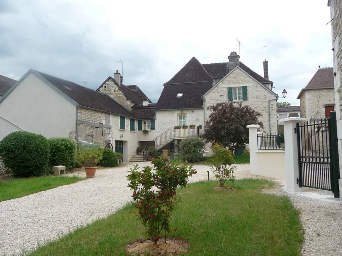188 M² Cottage ∙ 3 Chambres ∙ 7 Personnes - Chablis