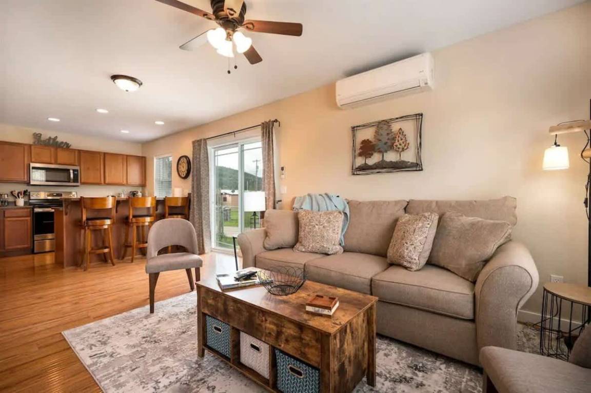 House ∙ 2 Bedrooms ∙ 6 Guests - Kalispell, MT
