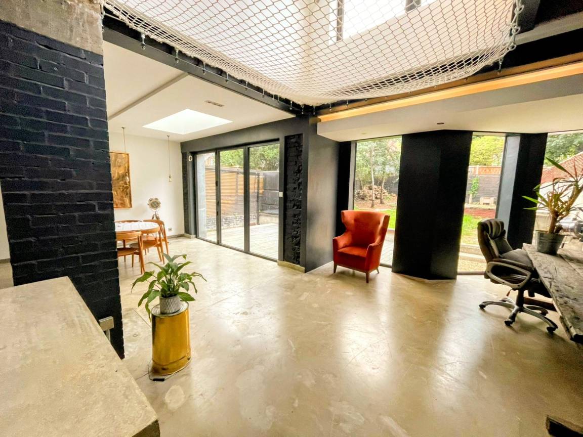 300 M² House ∙ 8 Bedrooms ∙ 27 Guests - Cockfosters