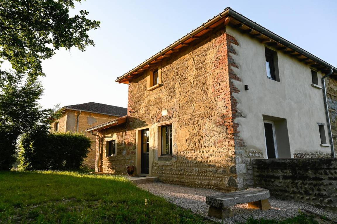 68 M² Gîte ∙ 2 Chambres ∙ 6 Personnes - Ain
