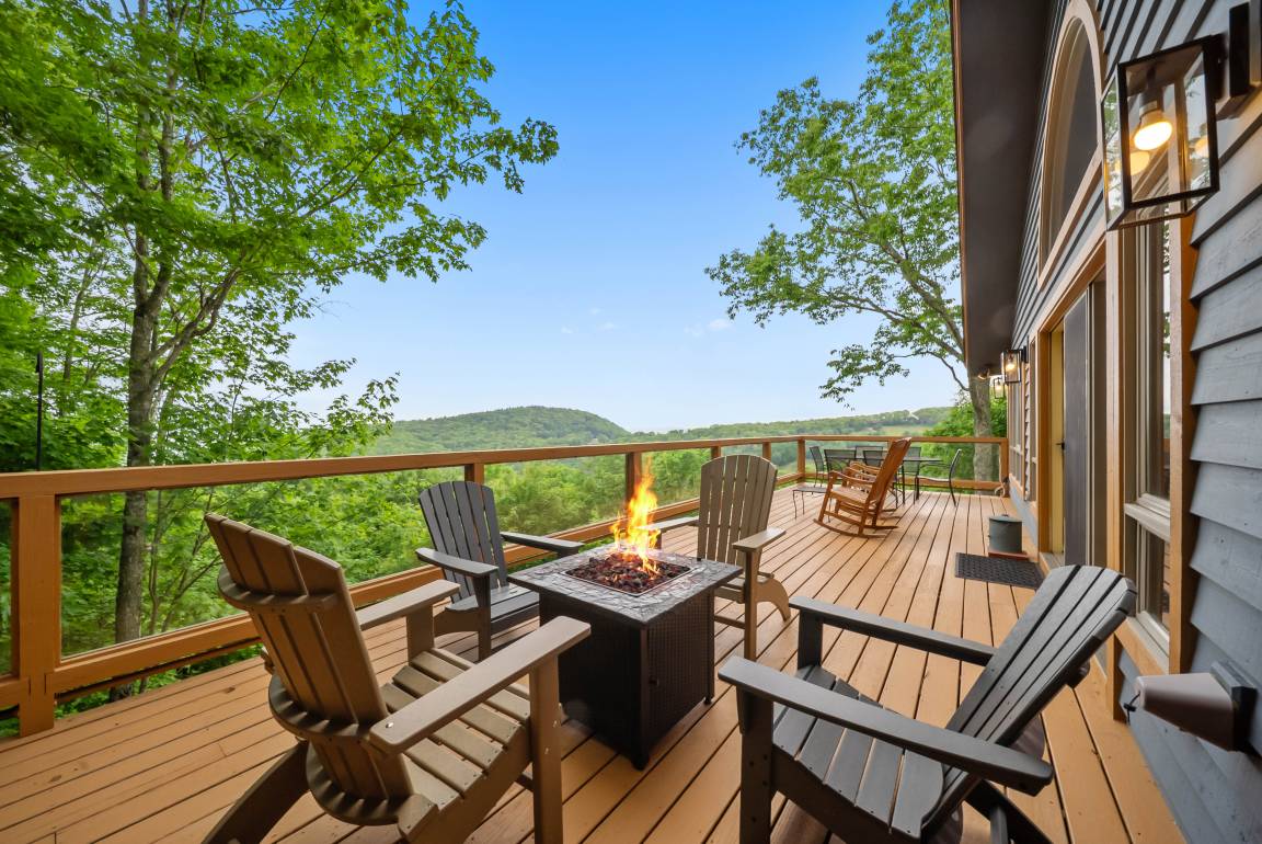 Cabin ∙ 4 Bedrooms ∙ 10 Guests - Beech Mountain, NC