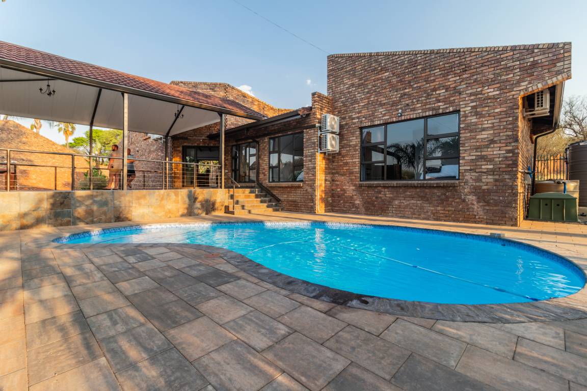 400 M² House ∙ 5 Bedrooms ∙ 7 Guests - Hartbeespoort