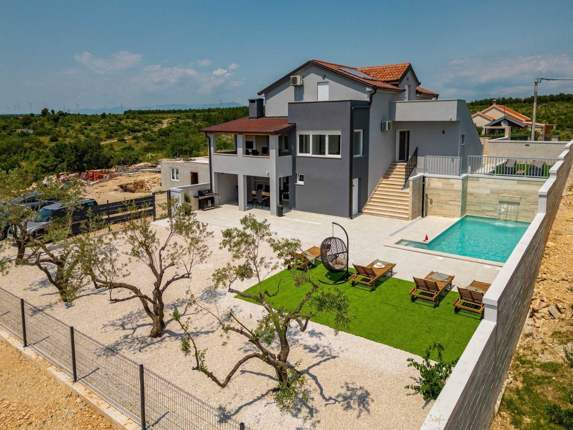 200 M² House ∙ 4 Bedrooms ∙ 10 Guests - Benkovac
