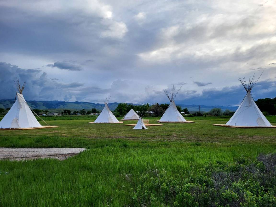 Camping ∙ 1 Bedroom ∙ 4 Guests - Wyoming