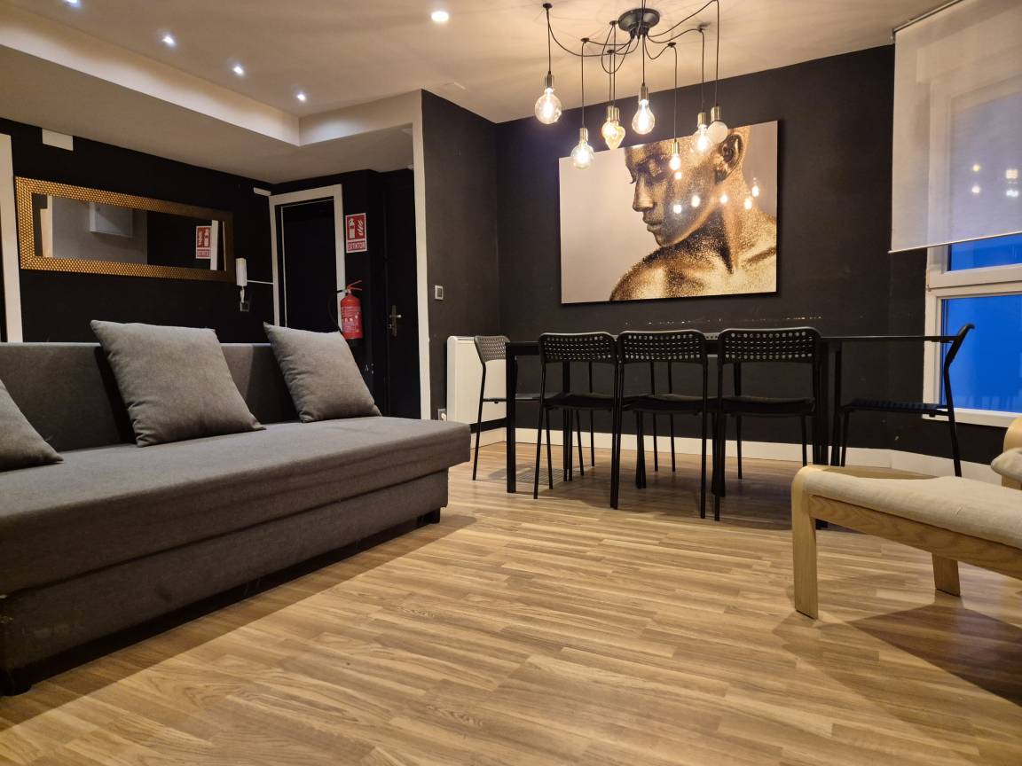 91 M² Apartment ∙ 4 Bedrooms ∙ 9 Guests - Gijón