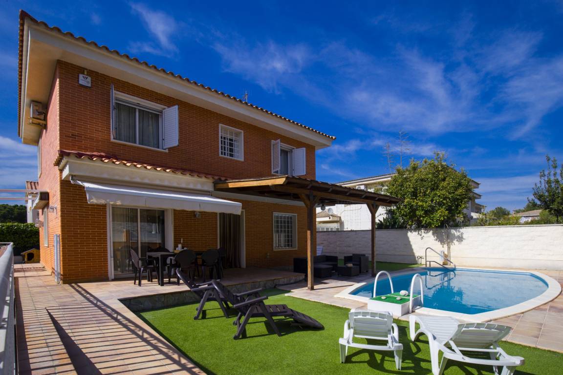 258 M² Villa ∙ 4 Habitaciones ∙ 10 Personas - Salou