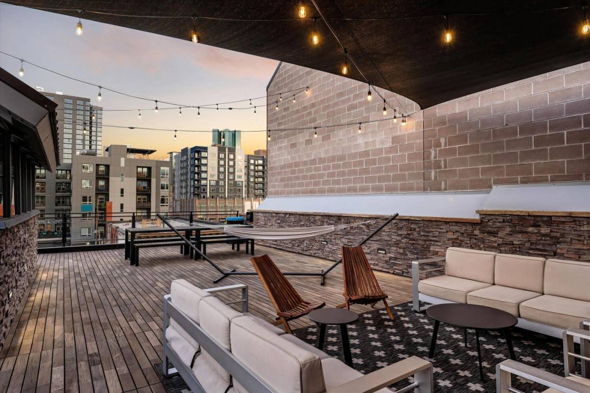 42 M² Apartment ∙ 8 Bedrooms ∙ 28 Guests - Denver, CO