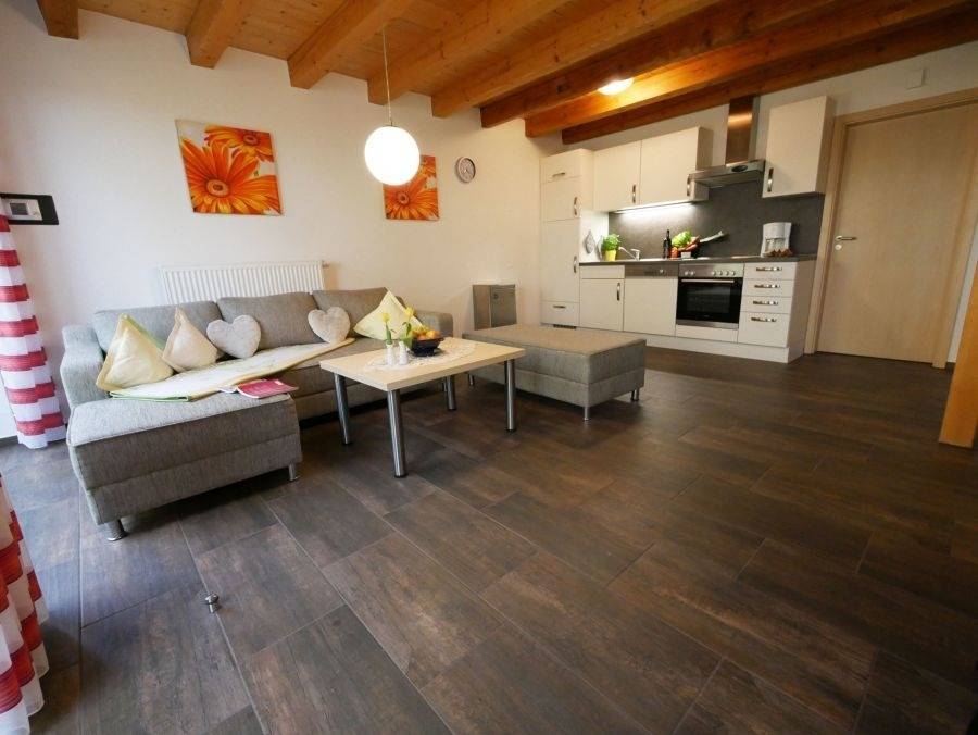 75 M² Ferienwohnung ∙ 2 Schlafzimmer ∙ 4 Gäste - Ochsenhausen