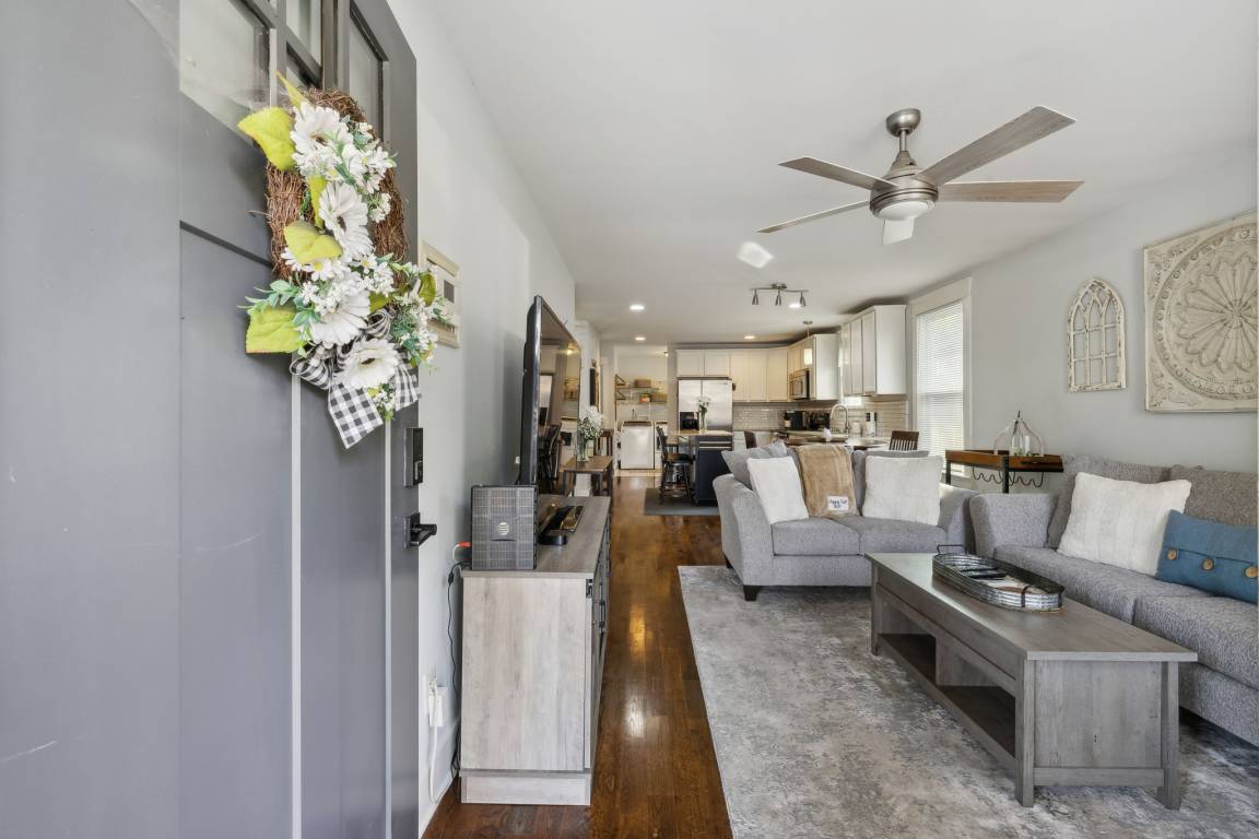 99 M² House ∙ 2 Bedrooms ∙ 4 Guests - Nashville, TN