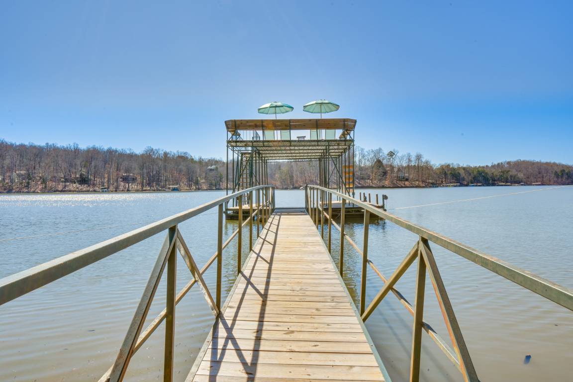 139 M² House ∙ 4 Bedrooms ∙ 12 Guests - Clemson, SC
