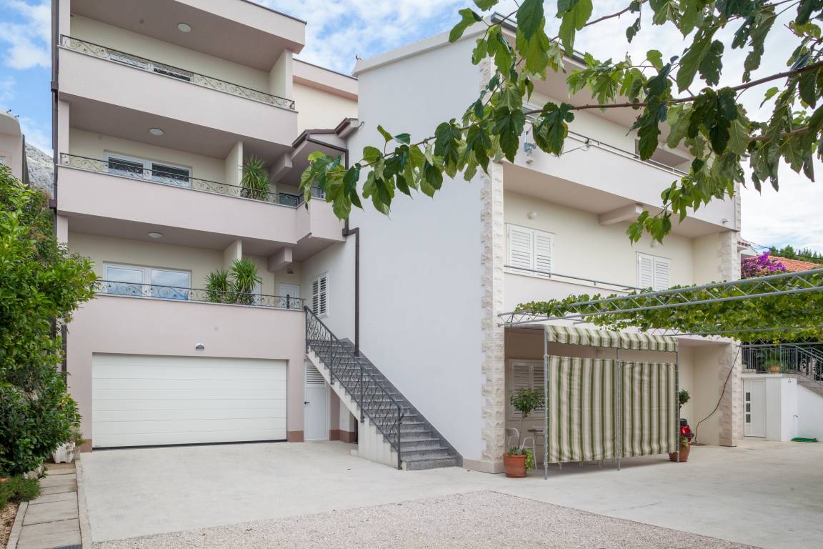 84 M² Apartment ∙ 3 Bedrooms ∙ 9 Guests - Tučepi