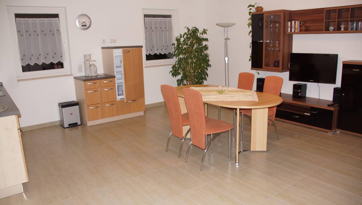 50 M² Ferienwohnung ∙ 1 Schlafzimmer ∙ 2 Gäste - Eilenburg