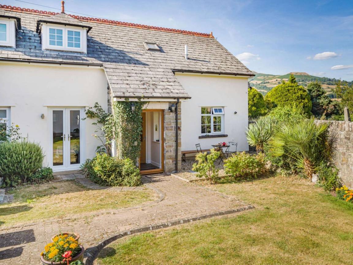 Cottage ∙ 2 Bedrooms ∙ 4 Guests - Abergavenny
