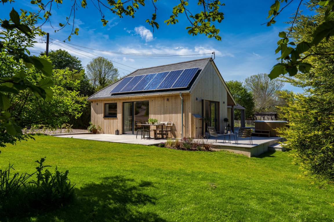 90 M² House ∙ 2 Bedrooms ∙ 6 Guests - Dawlish