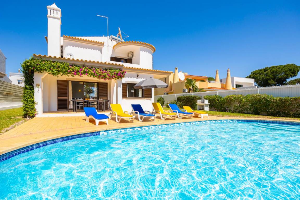280 M² Villa ∙ 4 Bedrooms ∙ 8 Guests - Vilamoura