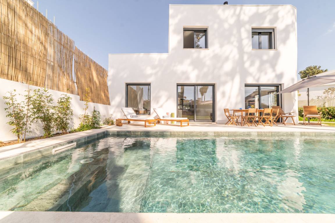 180 M² Villa ∙ 3 Bedrooms ∙ 6 Guests - Amora