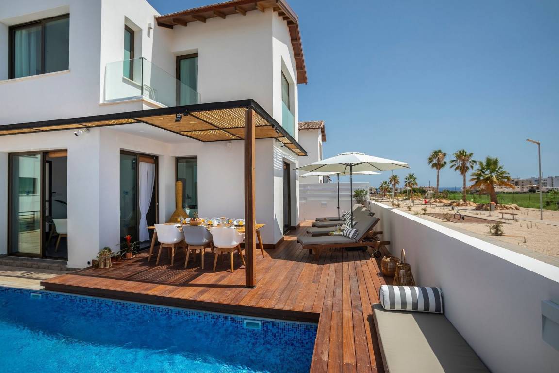 135 M² Villa ∙ 3 Bedrooms ∙ 6 Guests - Nissi Beach