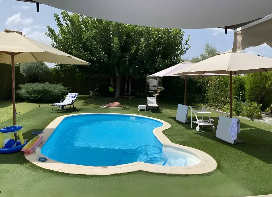 200 M² Talo ∙ 6 Makuuhuonetta ∙ 12 Vierasta - Lucena