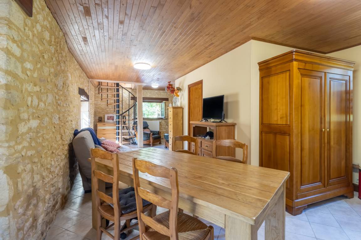 100 M² Ferienhaus ∙ 2 Schlafzimmer ∙ 7 Gäste - Montignac
