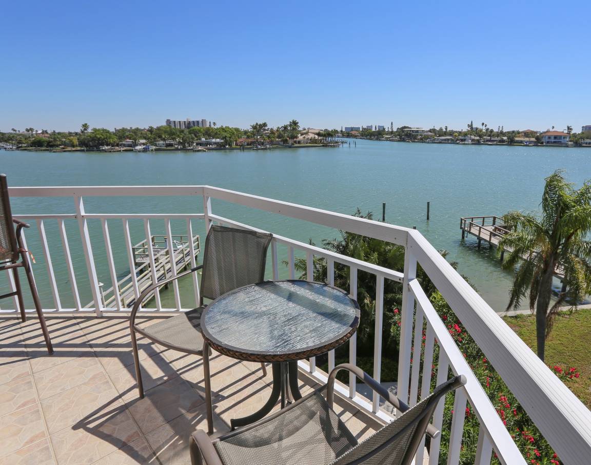 93 M² Condo ∙ 2 Bedrooms ∙ 5 Guests - Treasure Island, FL