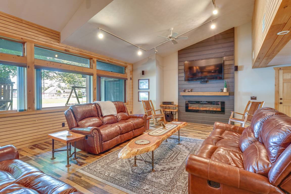 250 M² House ∙ 4 Bedrooms ∙ 14 Guests - Old Forge, NY