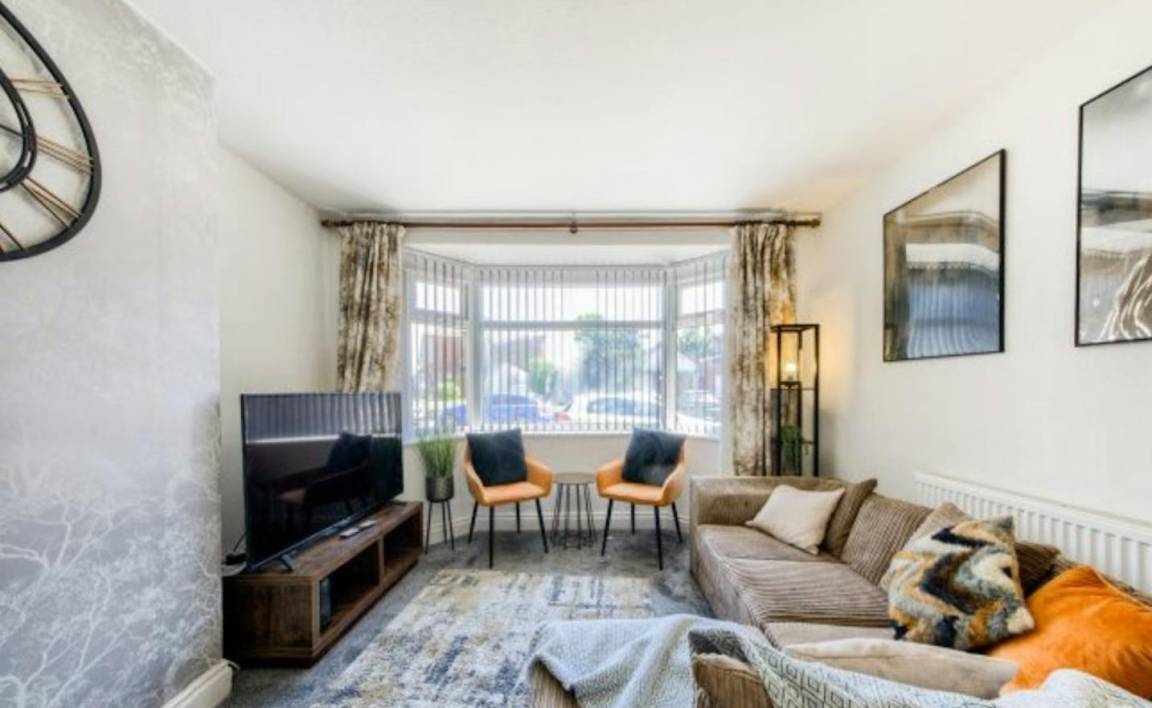 100 M² House ∙ 3 Bedrooms ∙ 6 Guests - Coventry