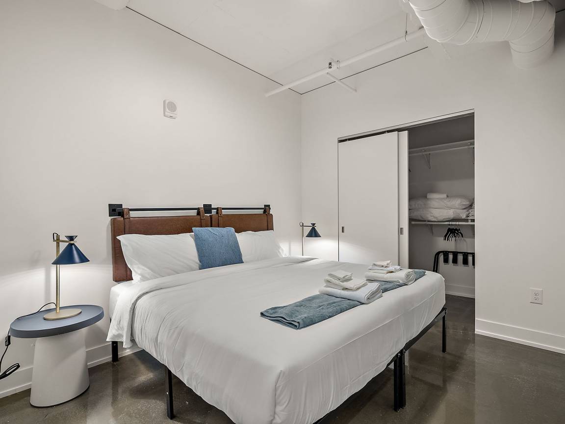 Apartment ∙ 3 Bedrooms ∙ 8 Guests - Minneapolis, MN
