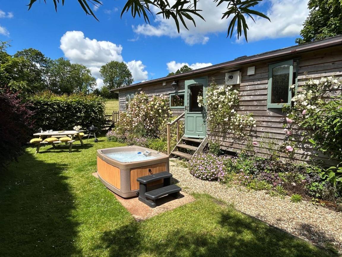 Lodge ∙ 2 Bedrooms ∙ 4 Guests - Devon