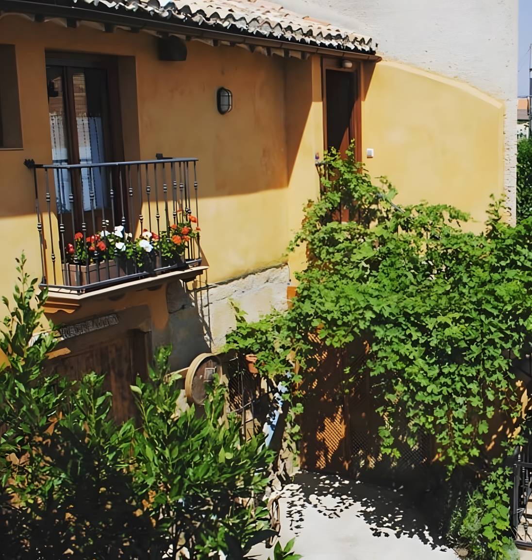 60 M² House ∙ 3 Bedrooms ∙ 7 Guests - Haro