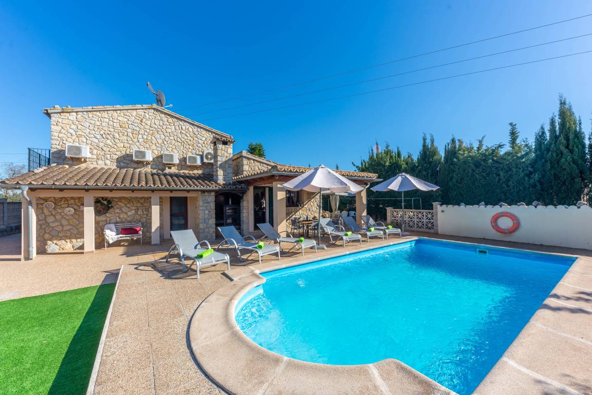 170 M² Villa ∙ 4 Habitaciones ∙ 7 Huéspedes - Lloseta