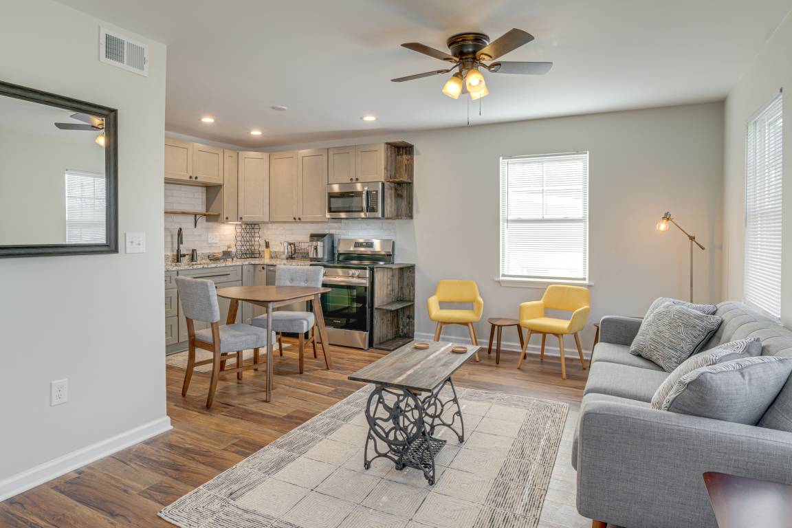 80 M² Apartment ∙ 2 Bedrooms ∙ 4 Guests - New Albany, IN