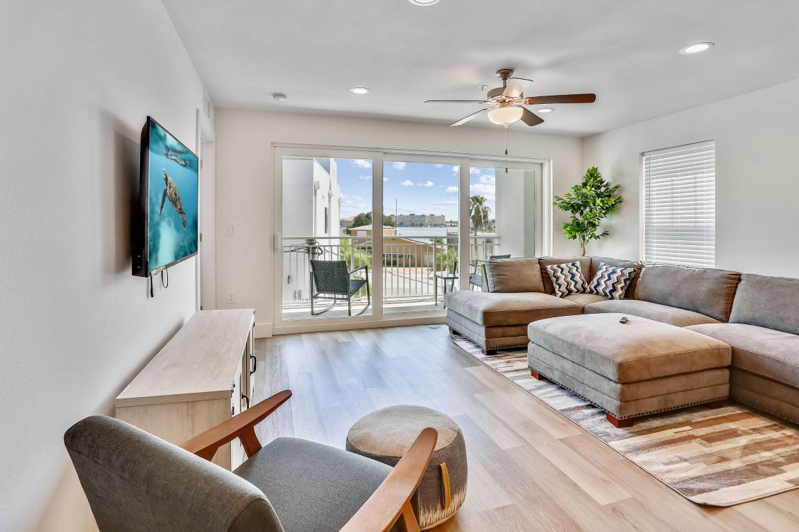 149 M² Condo ∙ 3 Bedrooms ∙ 8 Guests - Madeira Beach, FL
