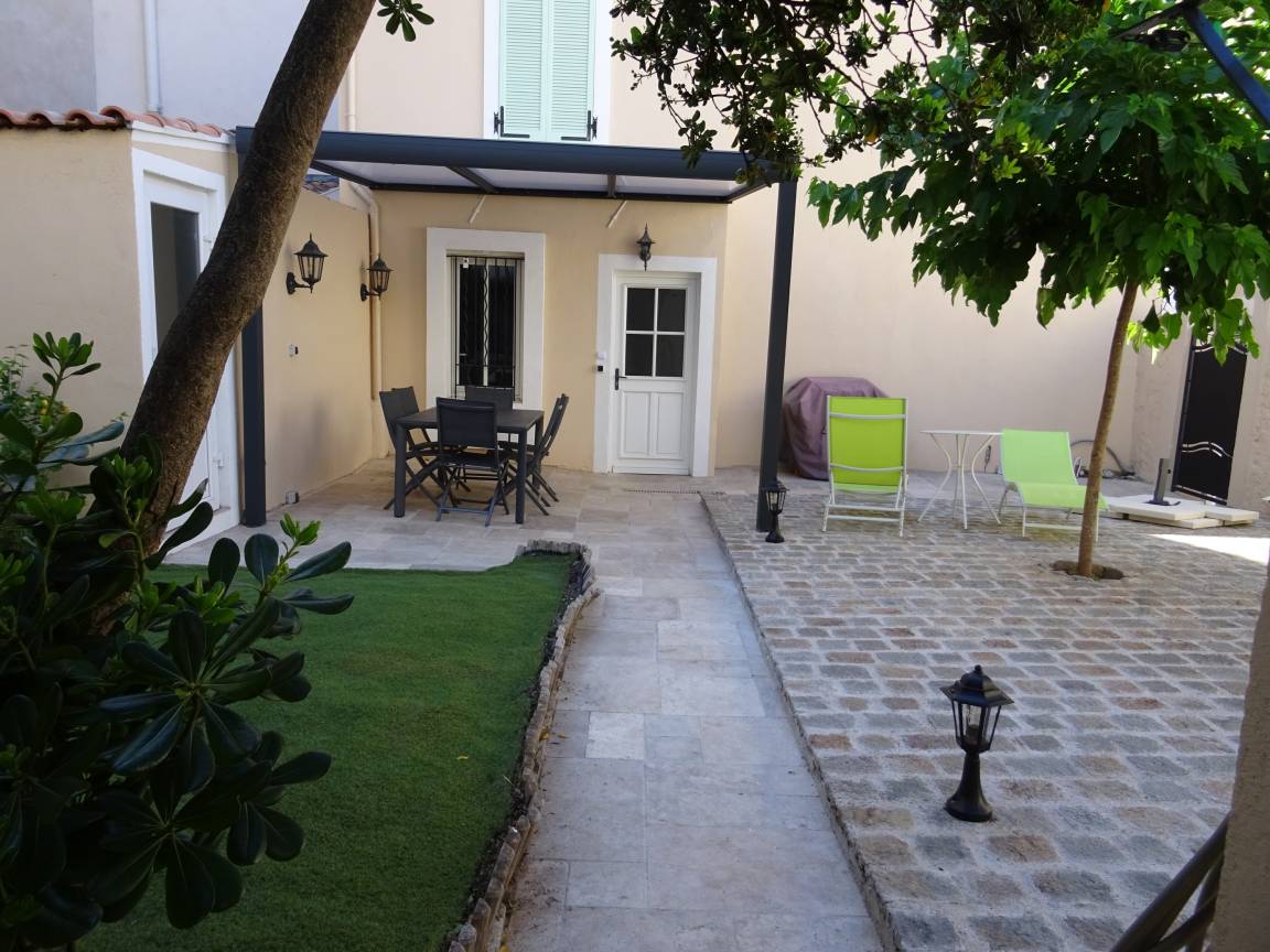 100 M² Villa ∙ 3 Bedrooms ∙ 8 Guests - Toulon